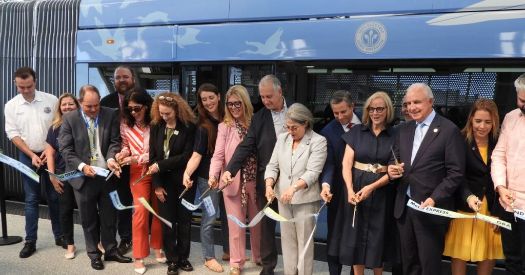 Miami-Dade inaugurates Metro Express, the first 100% electric rapid ...